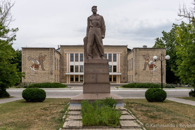 Monument to Pavel Tkachenko in Bendery (Bender)